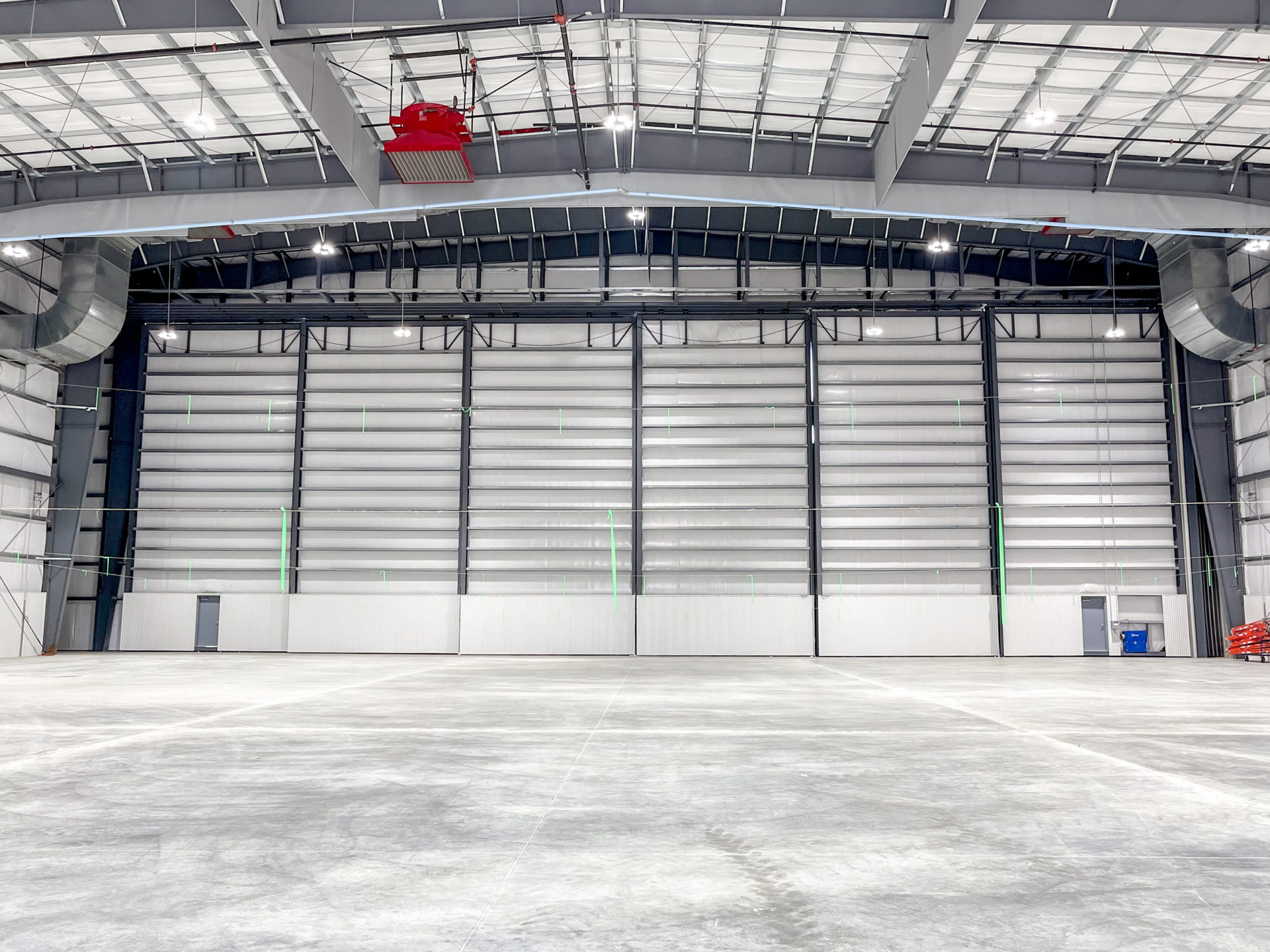 What is the average height of a hangar? - Well Bilt